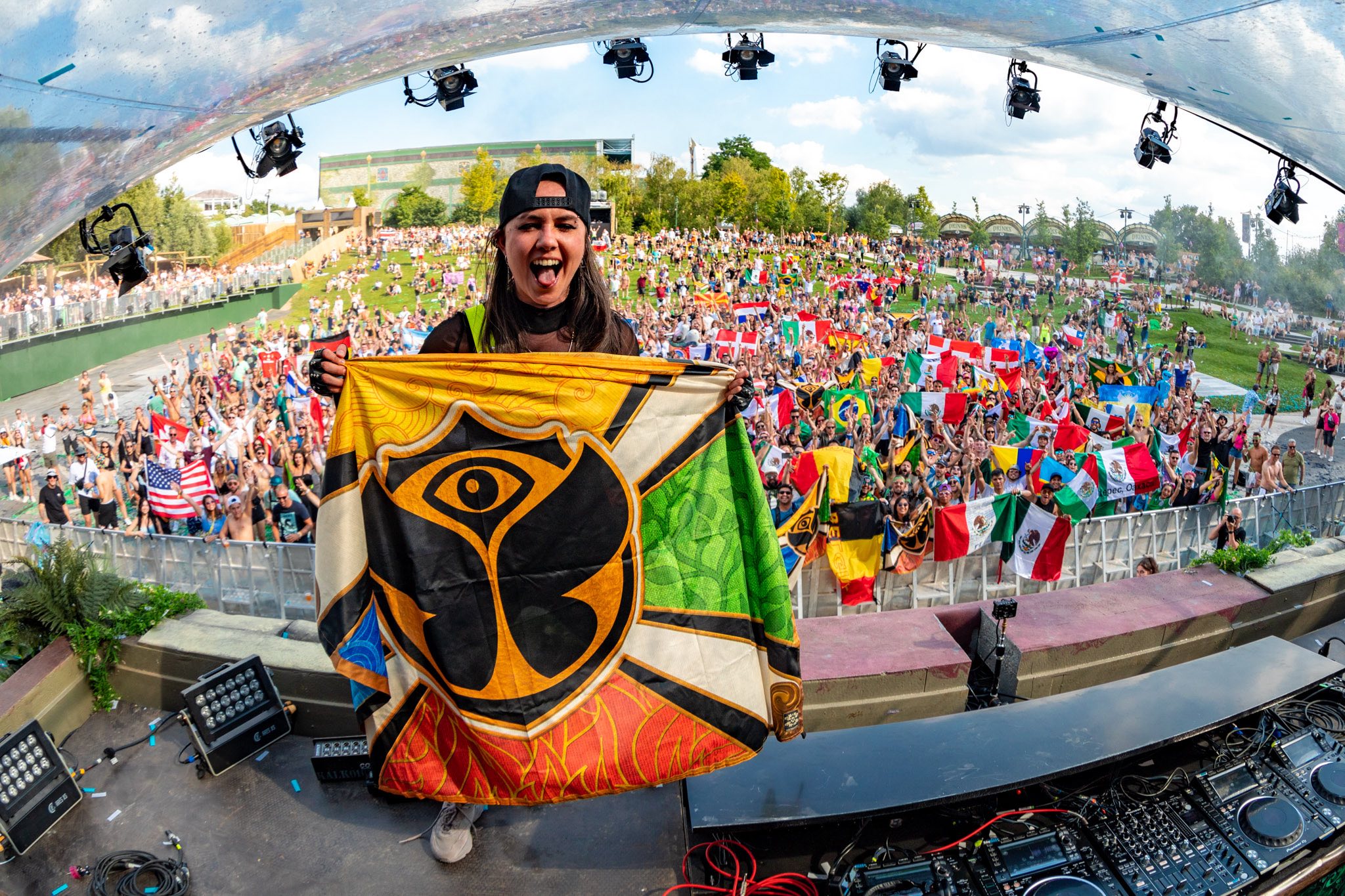 Mariana BO vuelve a Tomorrowland: violín, techno y poder mexicano en ...